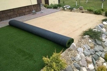 Рулонные искусственные газоны. Производитель покрытий «Оптилон»